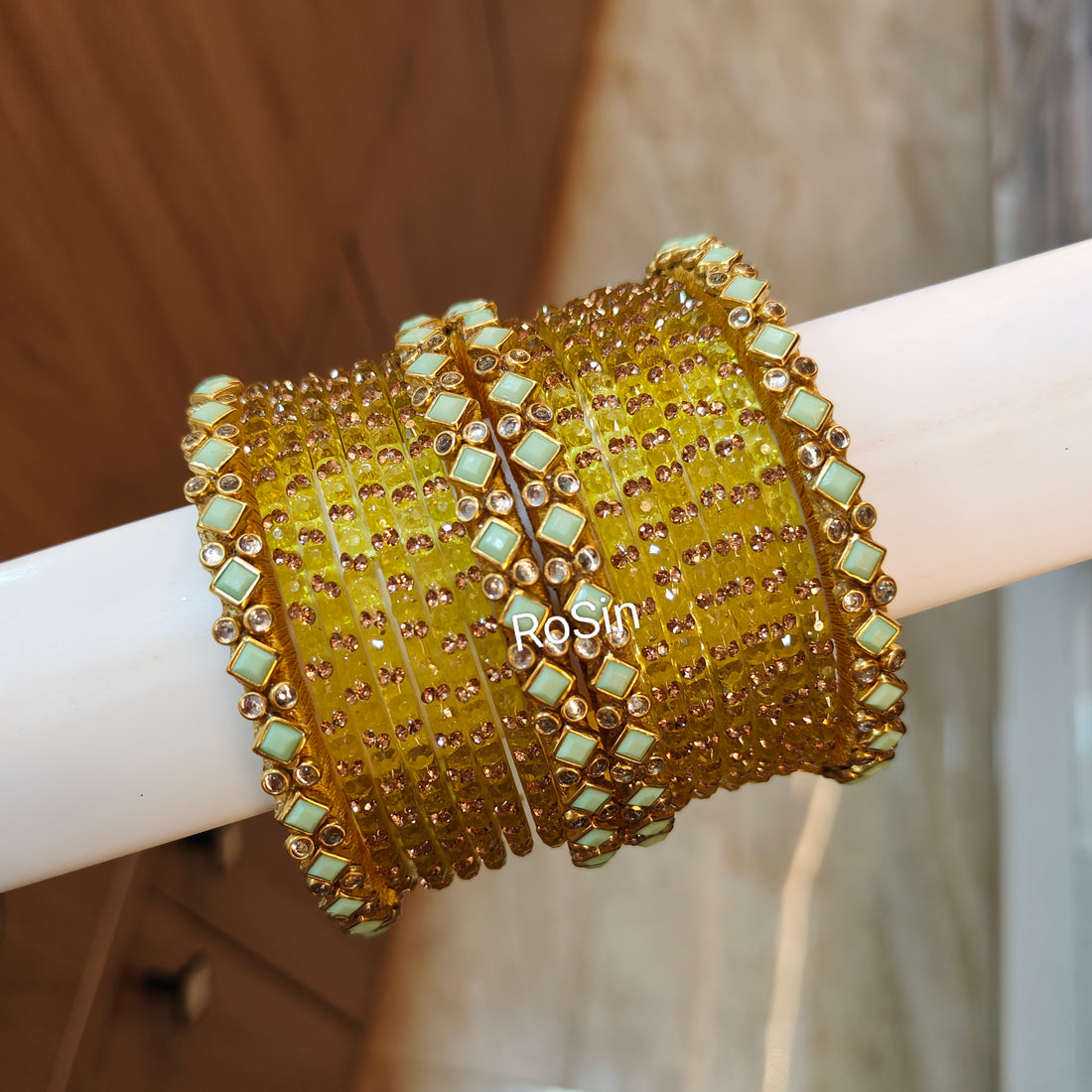 Pista and dhani colour mixed set glass – Rosin